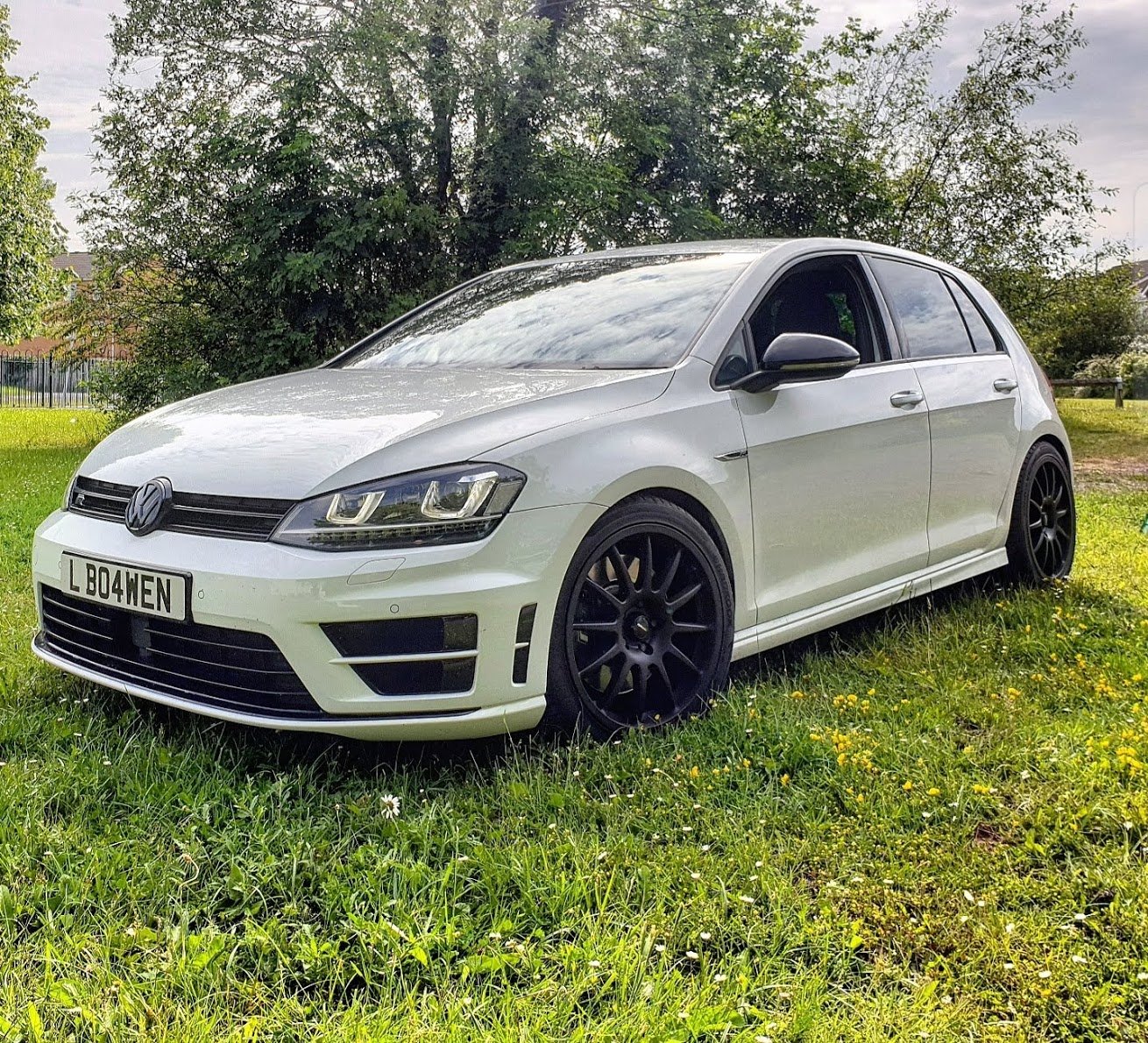 White/Manual/5 Door - 7R Members Rides - VWROC - VW R Owners Club