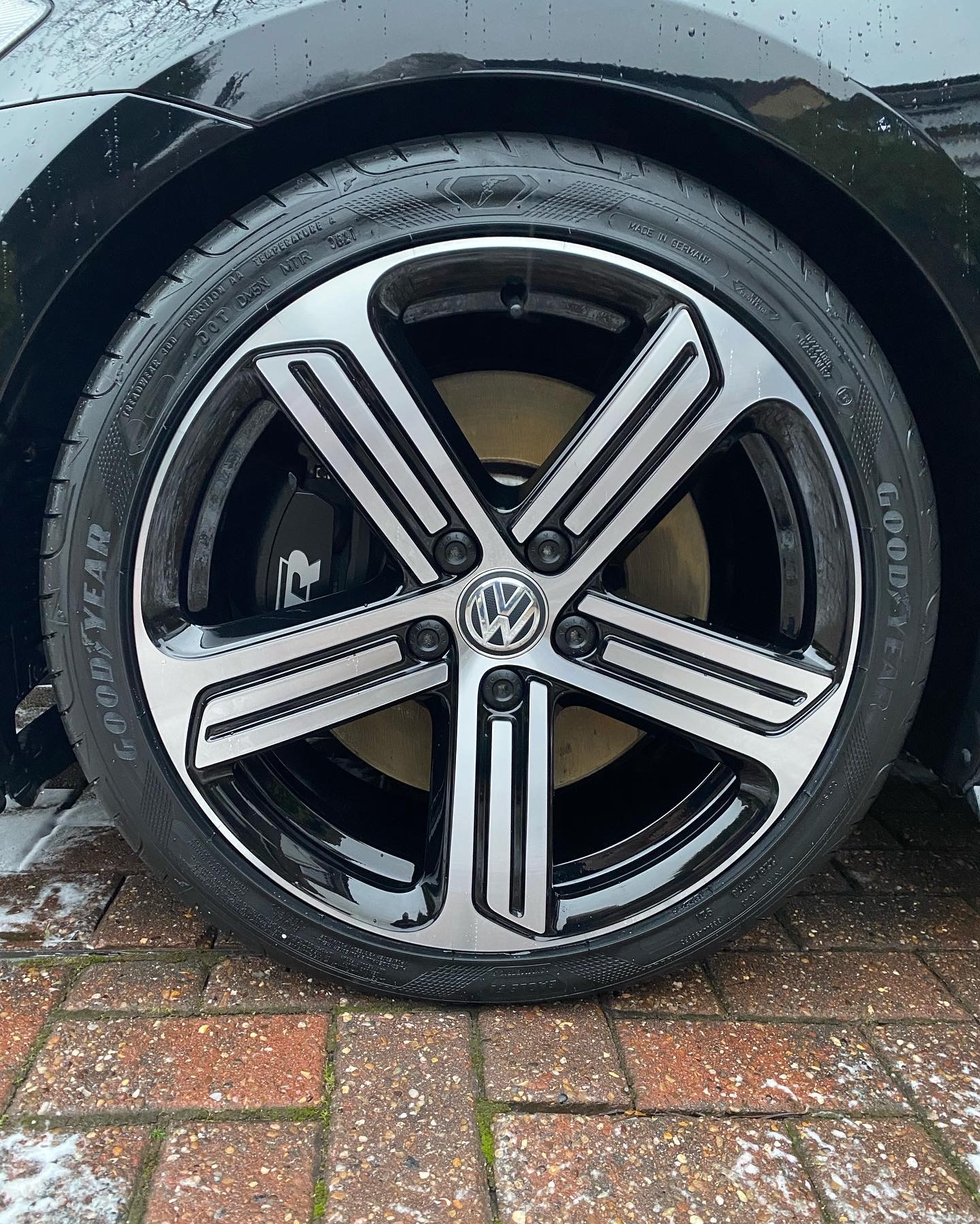 'R' Brake Caliper Plates - VW Golf R MK7 Chat - VWROC - VW R Owners Club